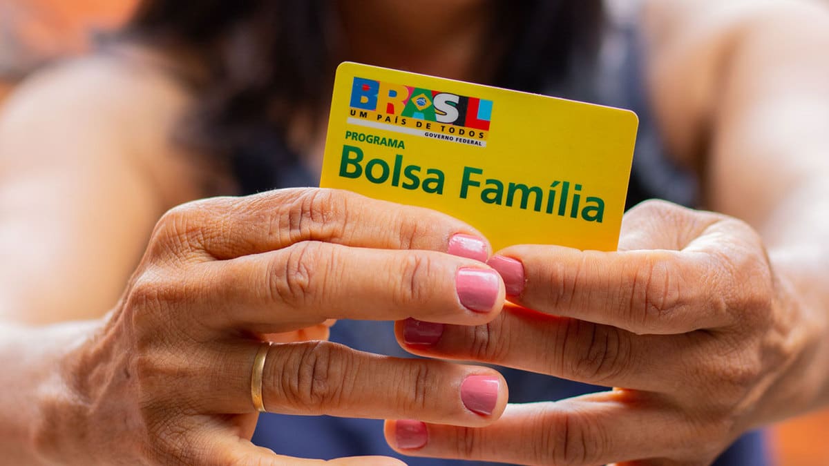 Brasileiros Com Carteira Assinada Poderão Receber As Parcelas De R 600