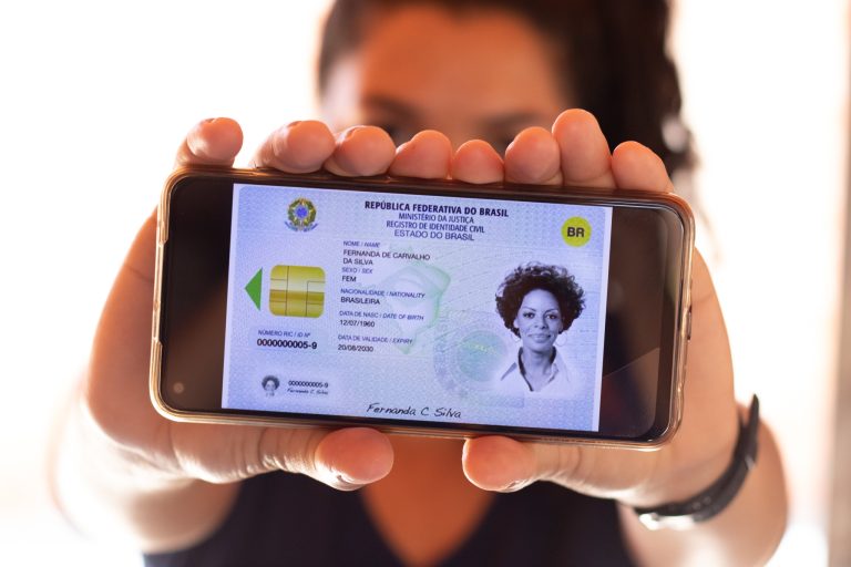 Novo RG vale para OUTROS países: saiba COMO emitir o seu de graça!