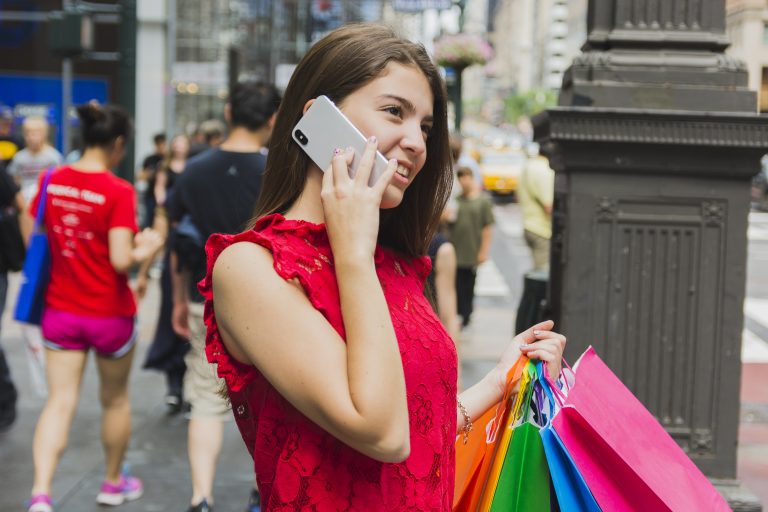 Consumismo exagerado: quais as consequências de comprar em excesso sem ...