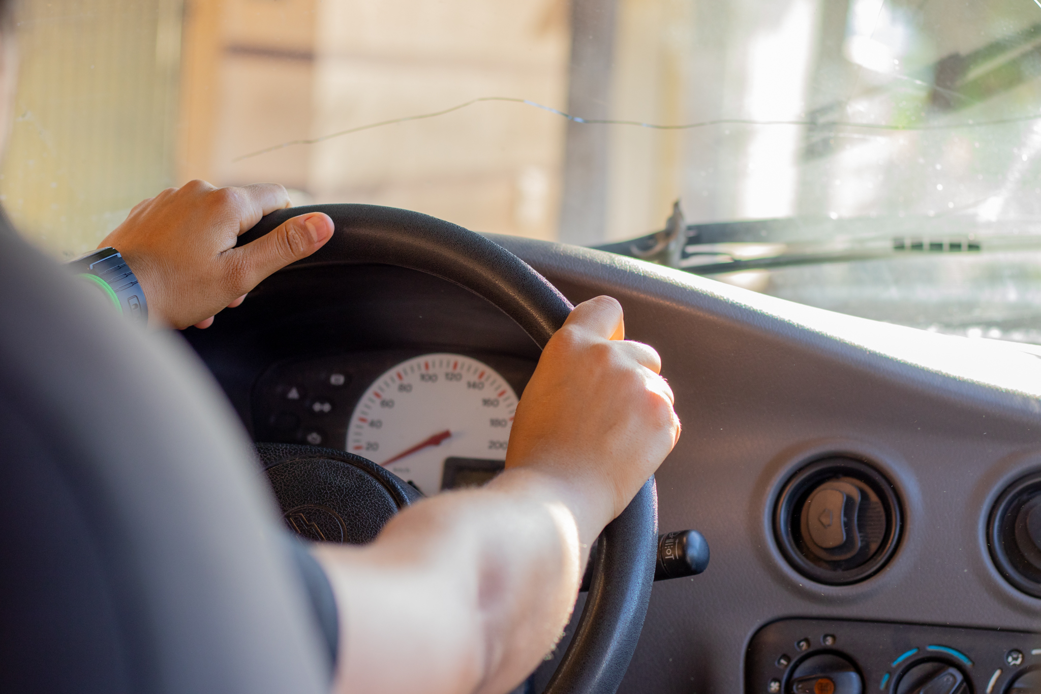 O que é direção defensiva: por que adotar e como dirigir com mais ...